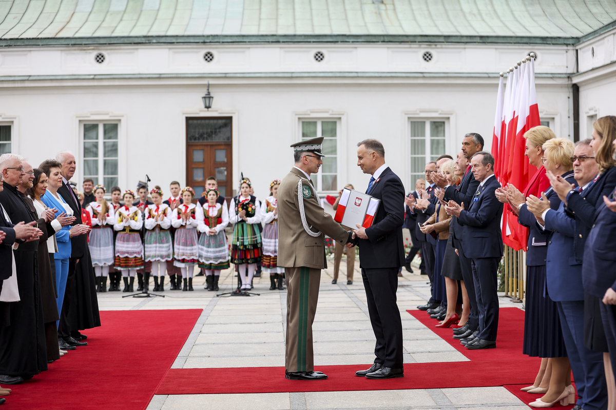 Flaga RP dla Komendy Głównej SG - Aktualności Komenda Główna Straży ...