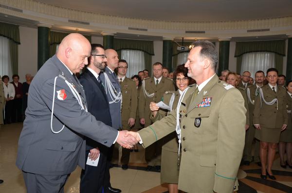 Awanse i odznaczenia w KGSG z okazji Święta Niepodległości ...