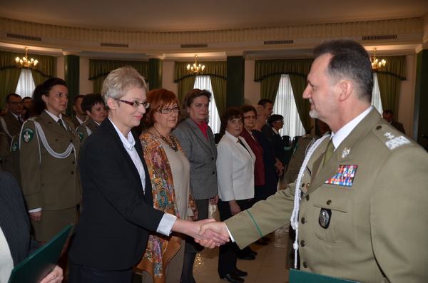 Awanse i odznaczenia w KGSG z okazji Święta Niepodległości ...