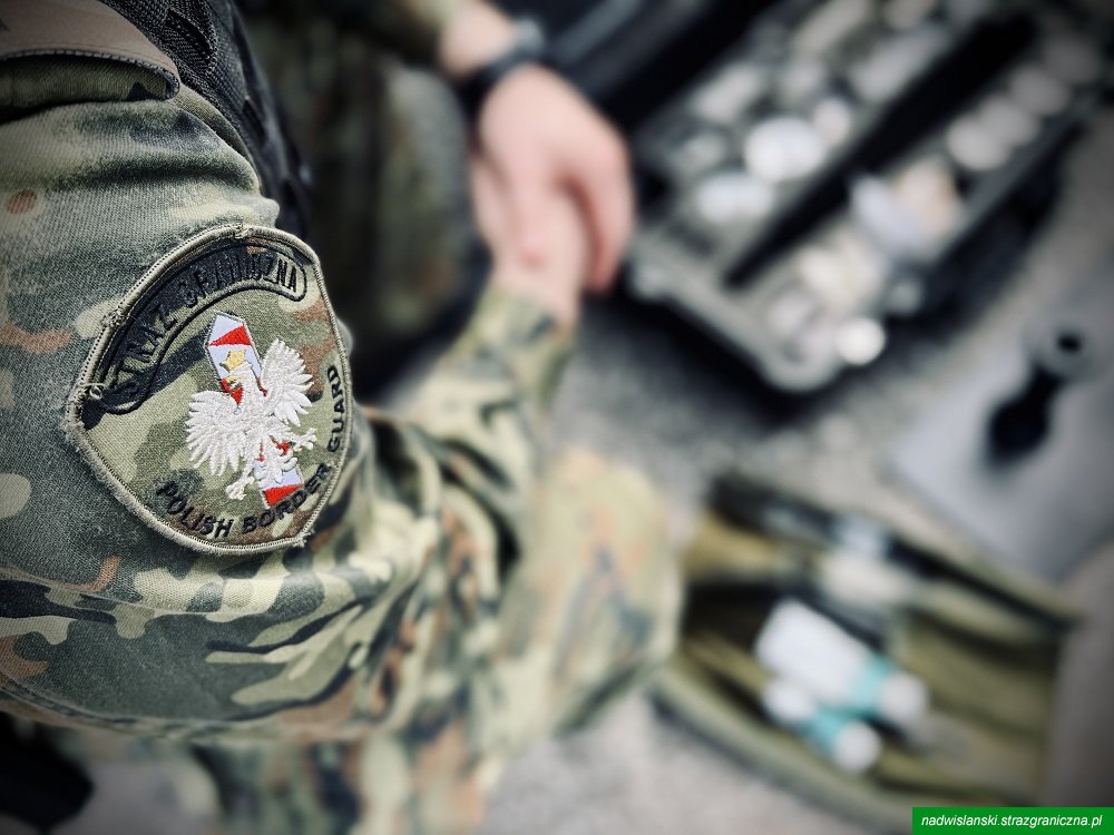 Ewakuacja na Lotnisku w Modlinie - Aktualności Komenda Główna Straży Granicznej